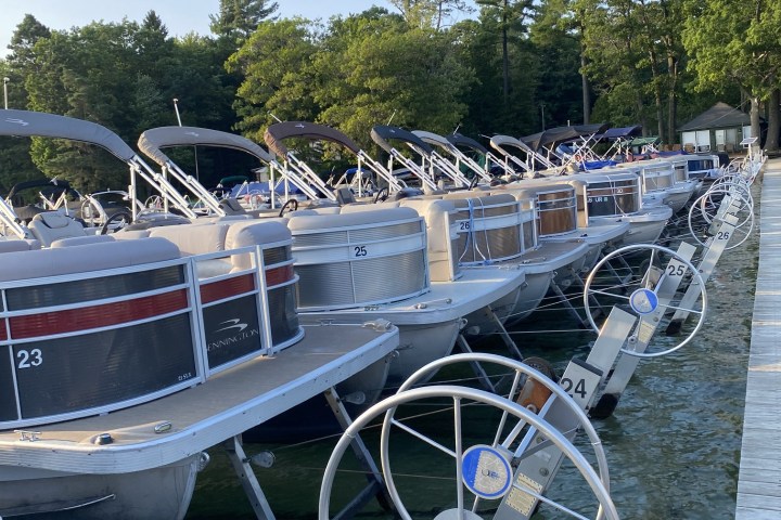 Higgins Lake Deluxe Pontoon Rental | B & B Sports Center & Marina